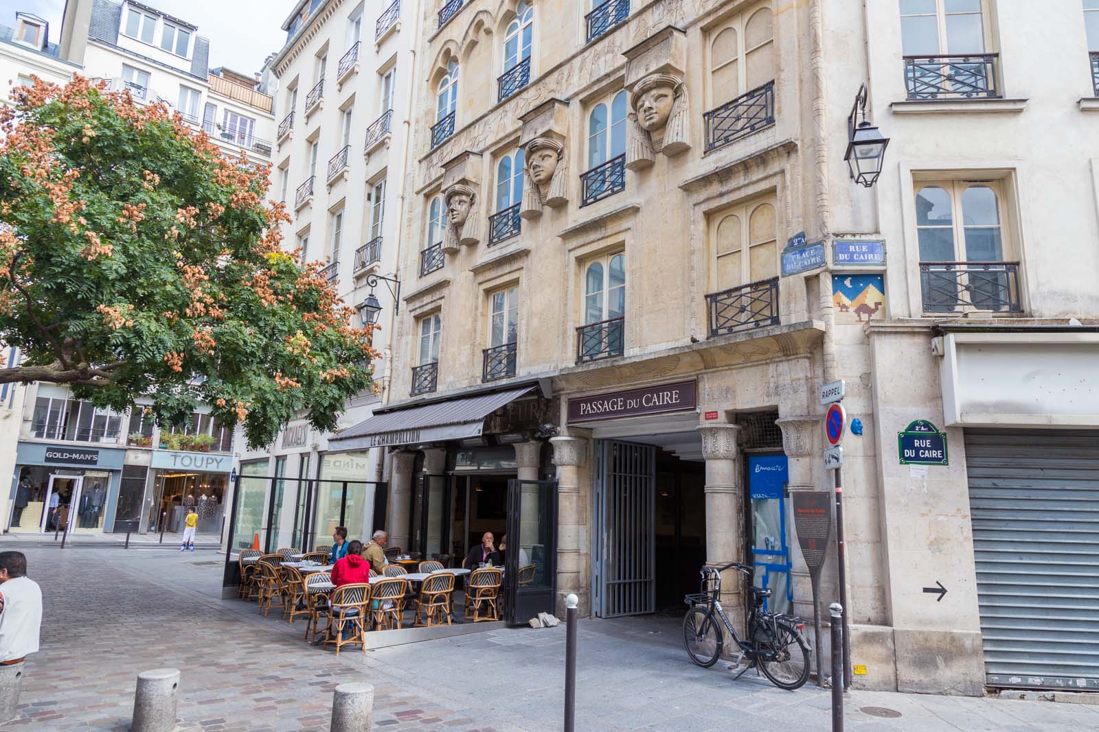 02ème – Un oeil qui traîne…